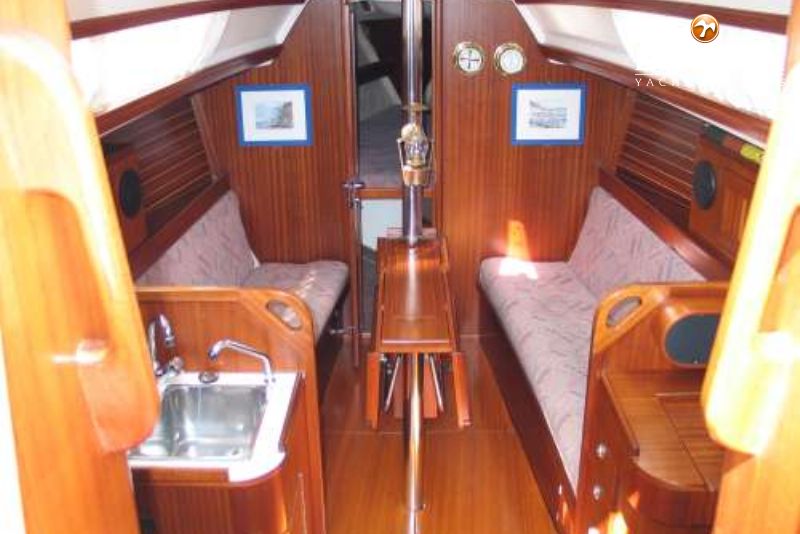 ELAN 295 sailing yacht for sale | De Valk Yacht Brokers