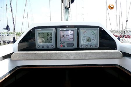 ELAN 340 sailing yacht for sale | De Valk Yacht broker