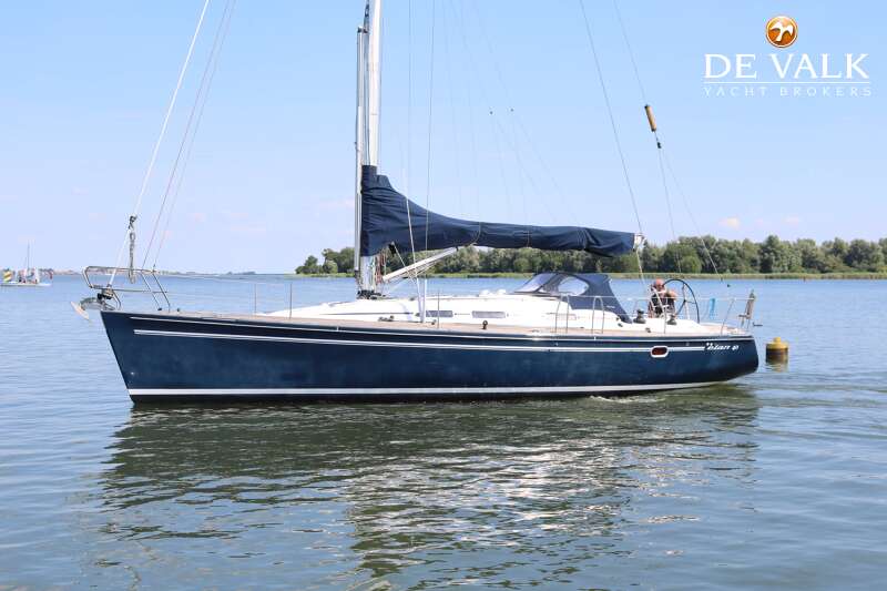 ELAN 40 sailing yacht for sale | De Valk Yacht broker