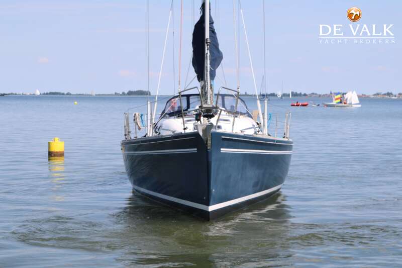 ELAN 40 sailing yacht for sale | De Valk Yacht broker