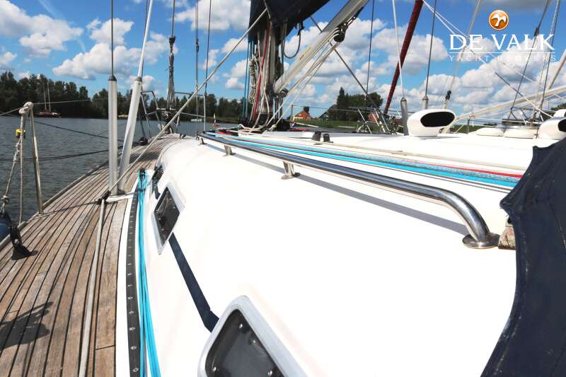 ELAN 40 sailing yacht for sale | De Valk Yacht broker