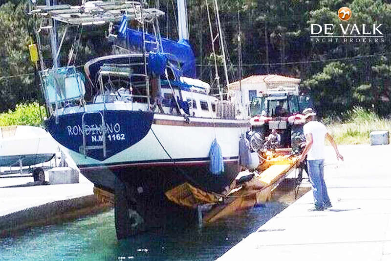 ENDURANCE 37 sailing yacht for sale | De Valk Yacht broker