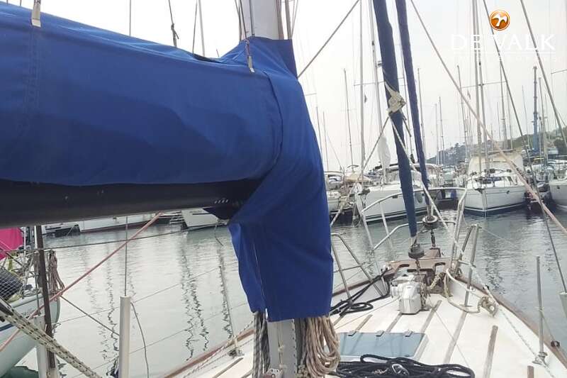 ENDURANCE 37 sailing yacht for sale | De Valk Yacht broker