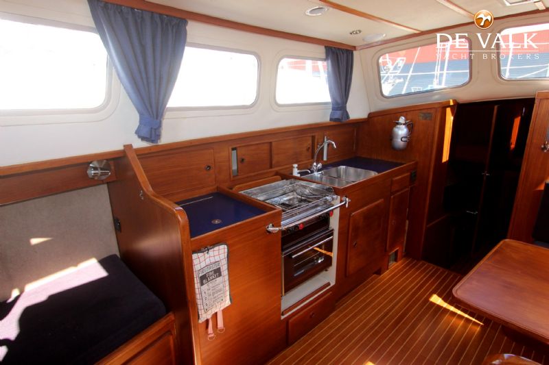 ENDURANCE 38 sailing yacht for sale | De Valk Yacht Brokers