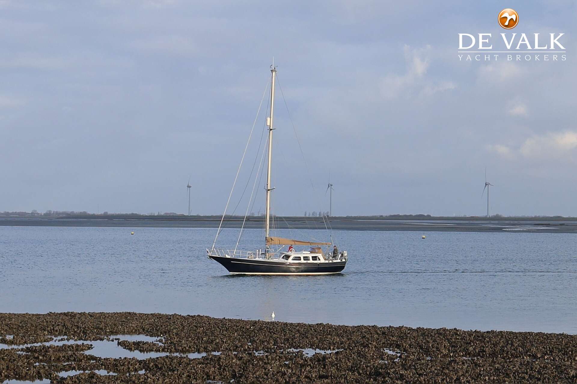 ENDURANCE 38 sailing yacht for sale | De Valk Yacht broker