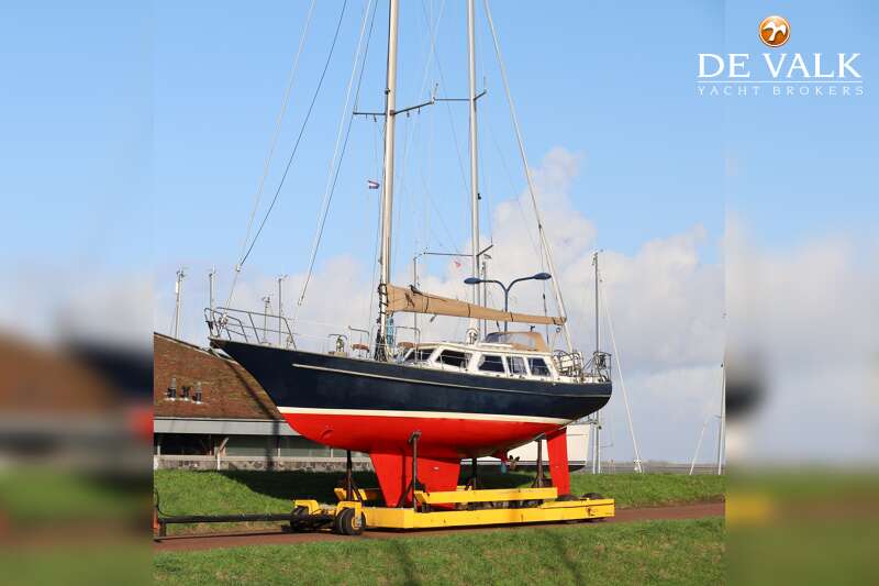 ENDURANCE 38 sailing yacht for sale | De Valk Yacht broker