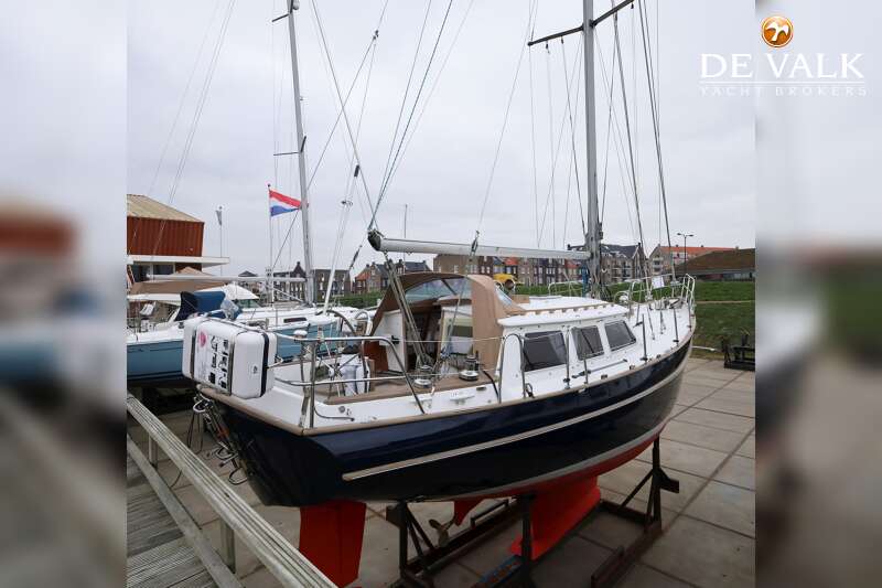 ENDURANCE 38 sailing yacht for sale | De Valk Yacht broker