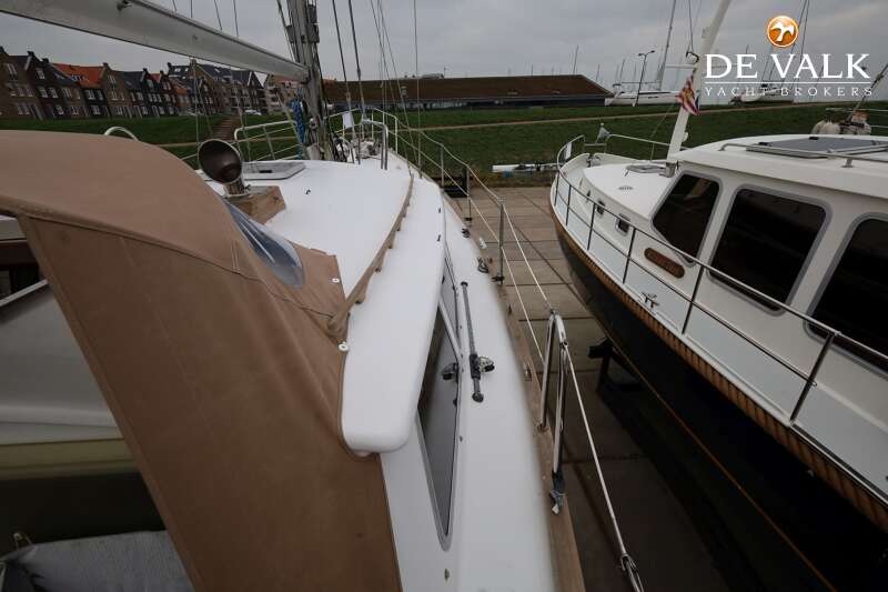 ENDURANCE 38 sailing yacht for sale | De Valk Yacht broker