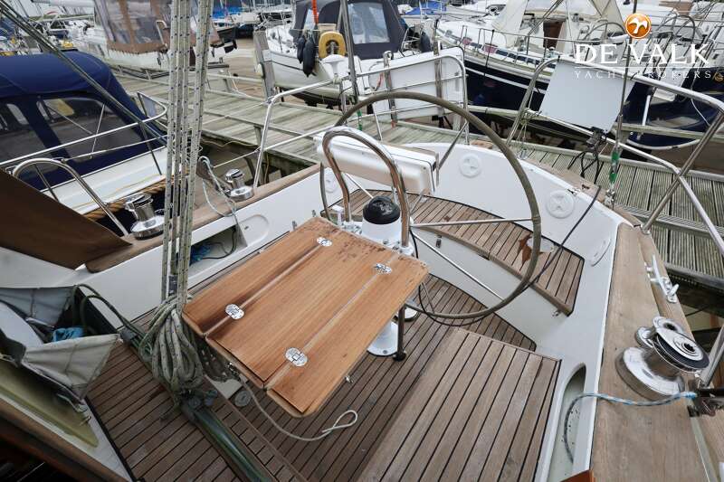 ENDURANCE 38 sailing yacht for sale | De Valk Yacht broker