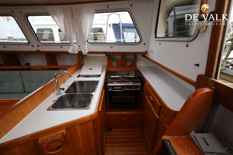 ENDURANCE 38 sailing yacht for sale | De Valk Yacht broker