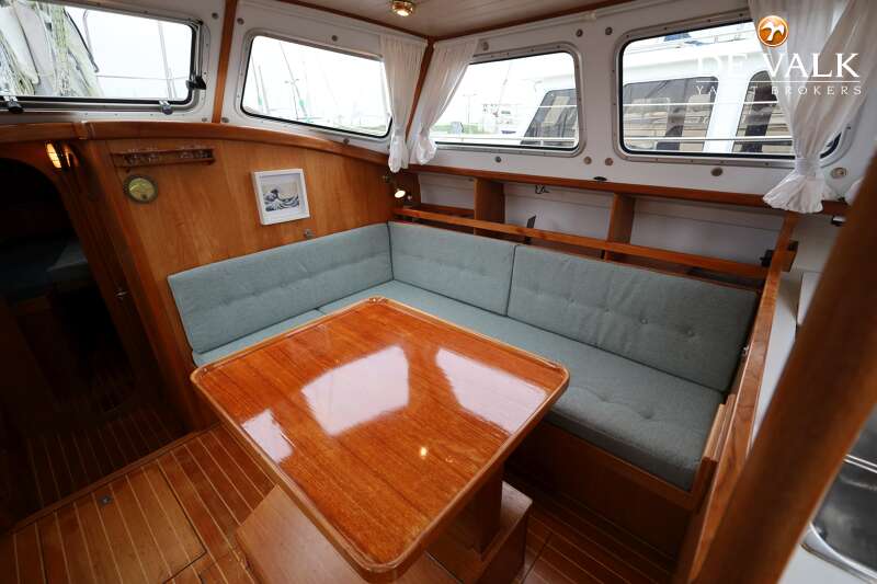 ENDURANCE 38 sailing yacht for sale | De Valk Yacht broker