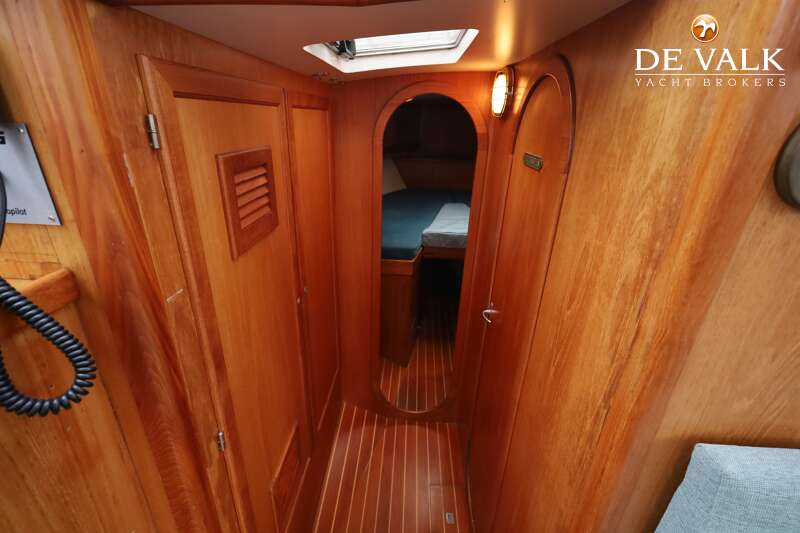 ENDURANCE 38 sailing yacht for sale | De Valk Yacht broker