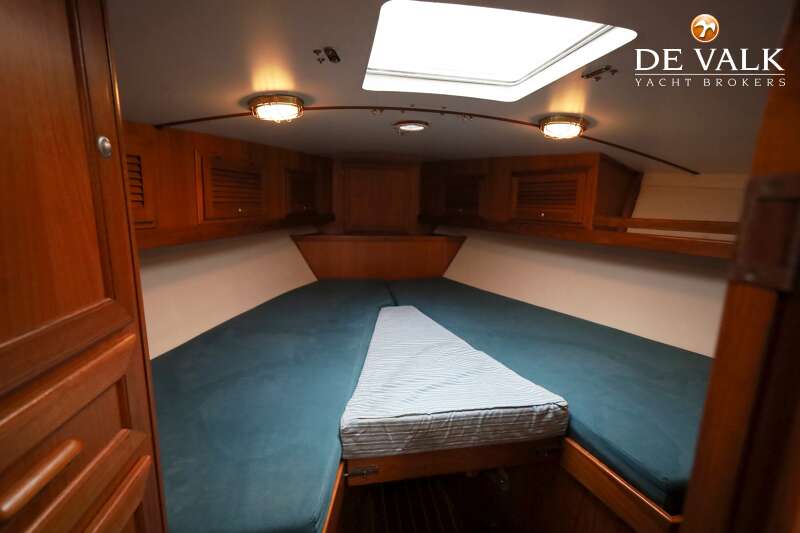 ENDURANCE 38 sailing yacht for sale | De Valk Yacht broker