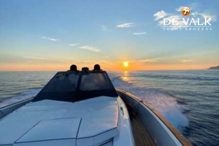 EVO R6 motor yacht for sale | De Valk Yacht broker