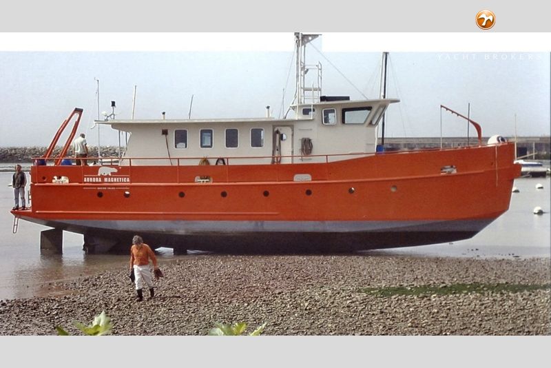 EXPLORER VESSEL motor yacht for sale | De Valk Yacht Brokers