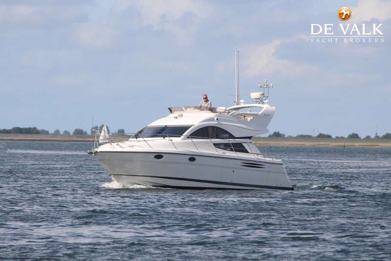 FAIRLINE PHANTOM 40 motor yacht for sale | De Valk Yacht broker