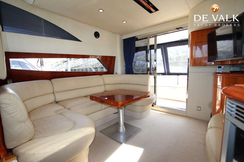 FAIRLINE PHANTOM 40 motor yacht for sale | De Valk Yacht broker