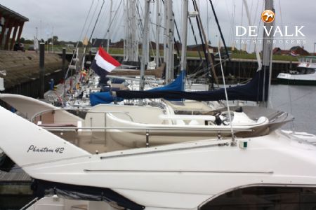 FAIRLINE PHANTOM 42 motor yacht for sale | De Valk Yacht broker