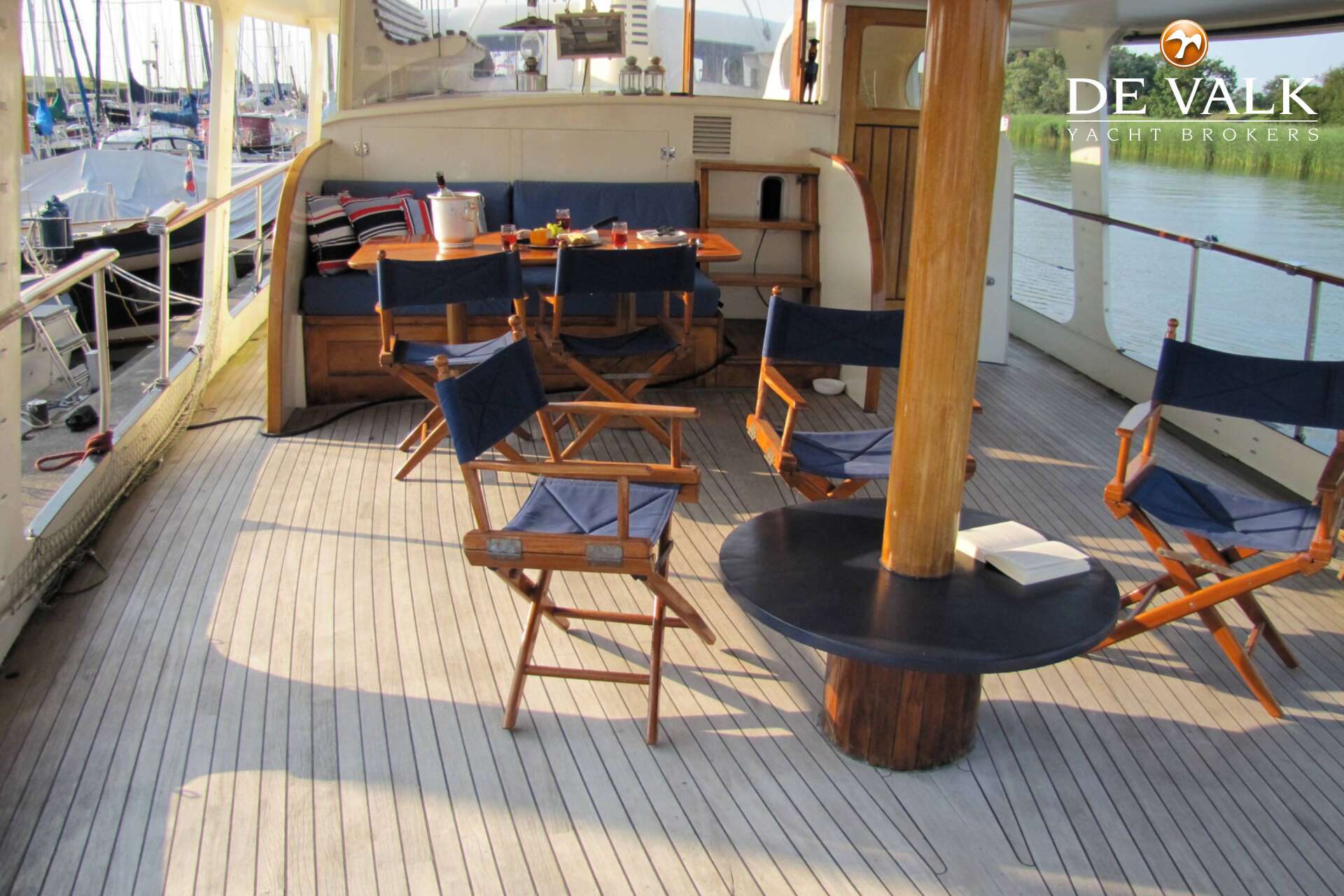 FEADSHIP CANOE STERN motor yacht for sale | De Valk Yacht broker