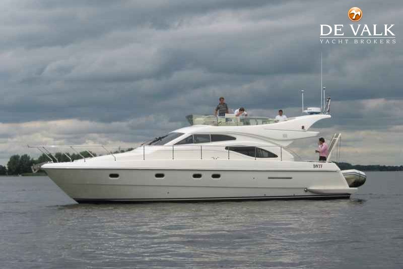 FERRETTI 430 motor yacht for sale | De Valk Yacht Brokers