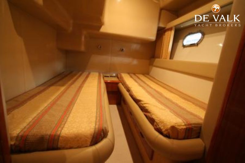 FERRETTI 430 motor yacht for sale | De Valk Yacht Brokers