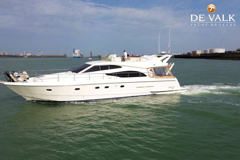 FERRETTI 530 motor yacht for sale | De Valk Yacht broker