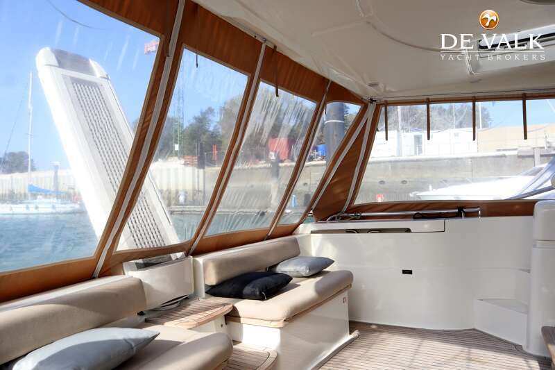 FERRETTI 530 motor yacht for sale | De Valk Yacht broker