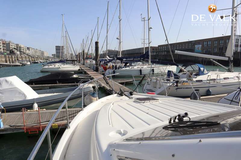 FERRETTI 530 motor yacht for sale | De Valk Yacht broker