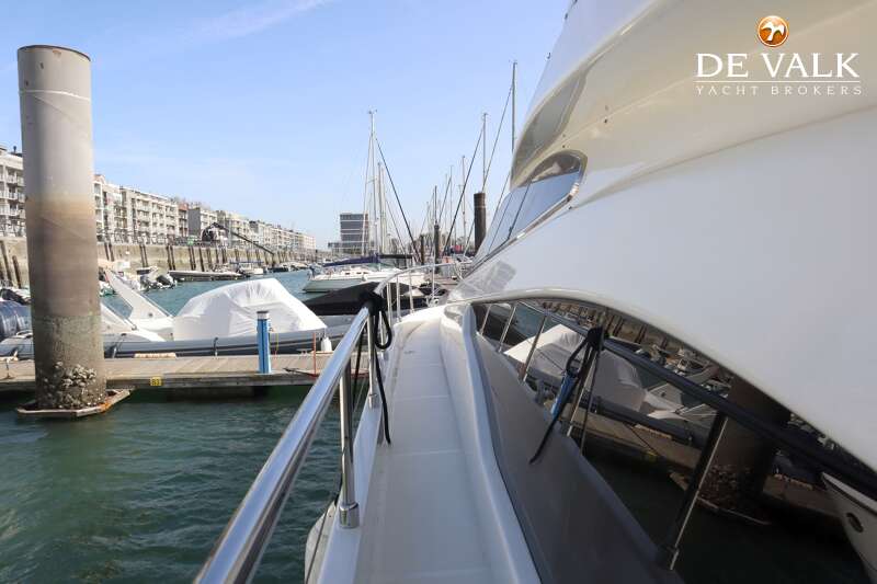 FERRETTI 530 motor yacht for sale | De Valk Yacht broker