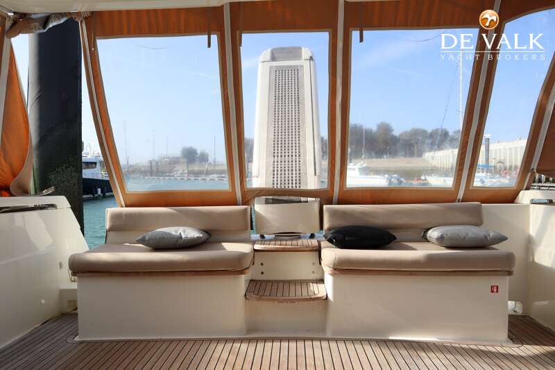 FERRETTI 530 motor yacht for sale | De Valk Yacht broker