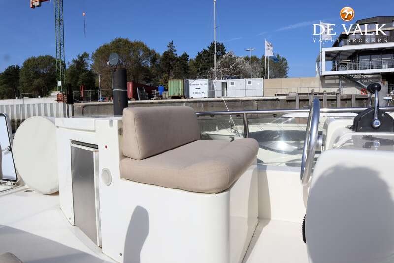 FERRETTI 530 motor yacht for sale | De Valk Yacht broker