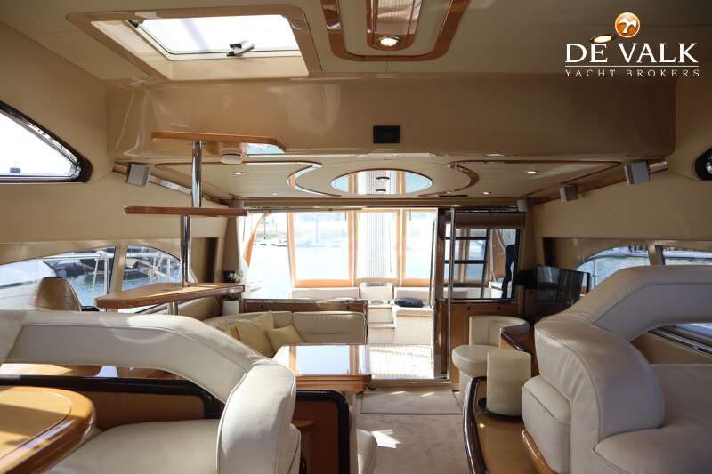 FERRETTI 530 motor yacht for sale | De Valk Yacht broker