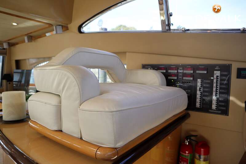 FERRETTI 530 motor yacht for sale | De Valk Yacht broker