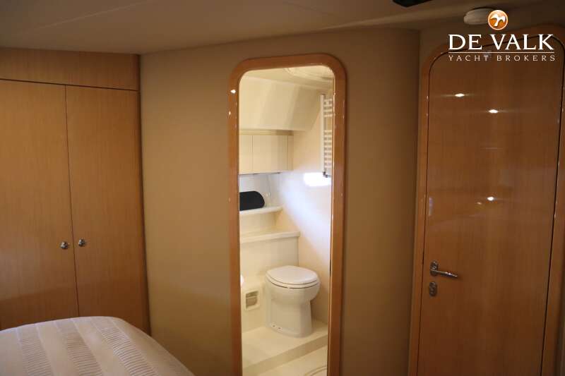 FERRETTI 530 motor yacht for sale | De Valk Yacht broker