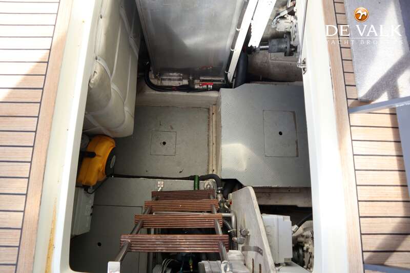 FERRETTI 530 motor yacht for sale | De Valk Yacht broker