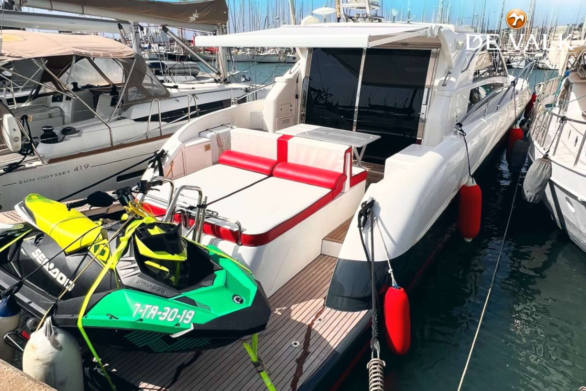 GENESIS CIELO 50 motor yacht for sale | De Valk Yacht broker