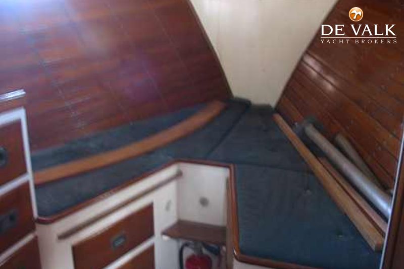 GRAND BANKS ALASKAN 49 motor yacht for sale | De Valk Yacht Brokers