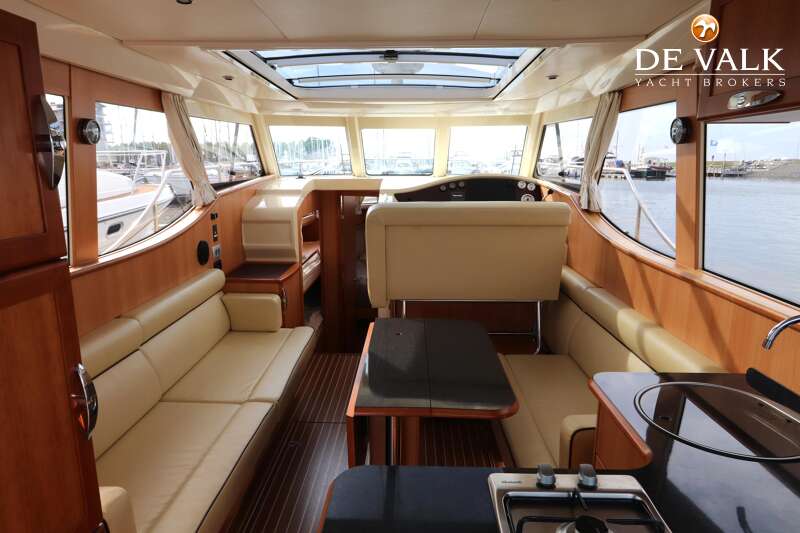 GREENLINE 33 motor yacht for sale | De Valk Yacht broker