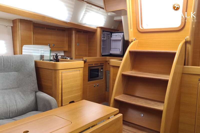 HALLBERG RASSY 40C sailing yacht for sale | De Valk Yacht broker