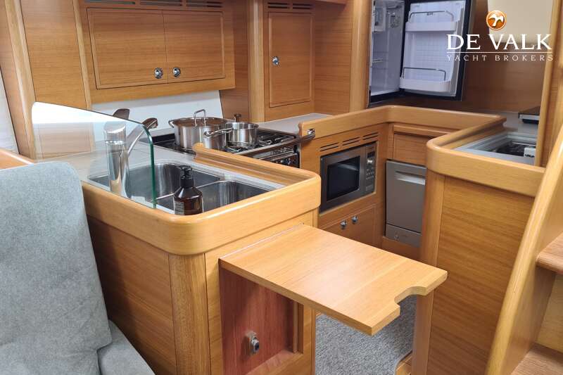 HALLBERG RASSY 40C sailing yacht for sale | De Valk Yacht broker