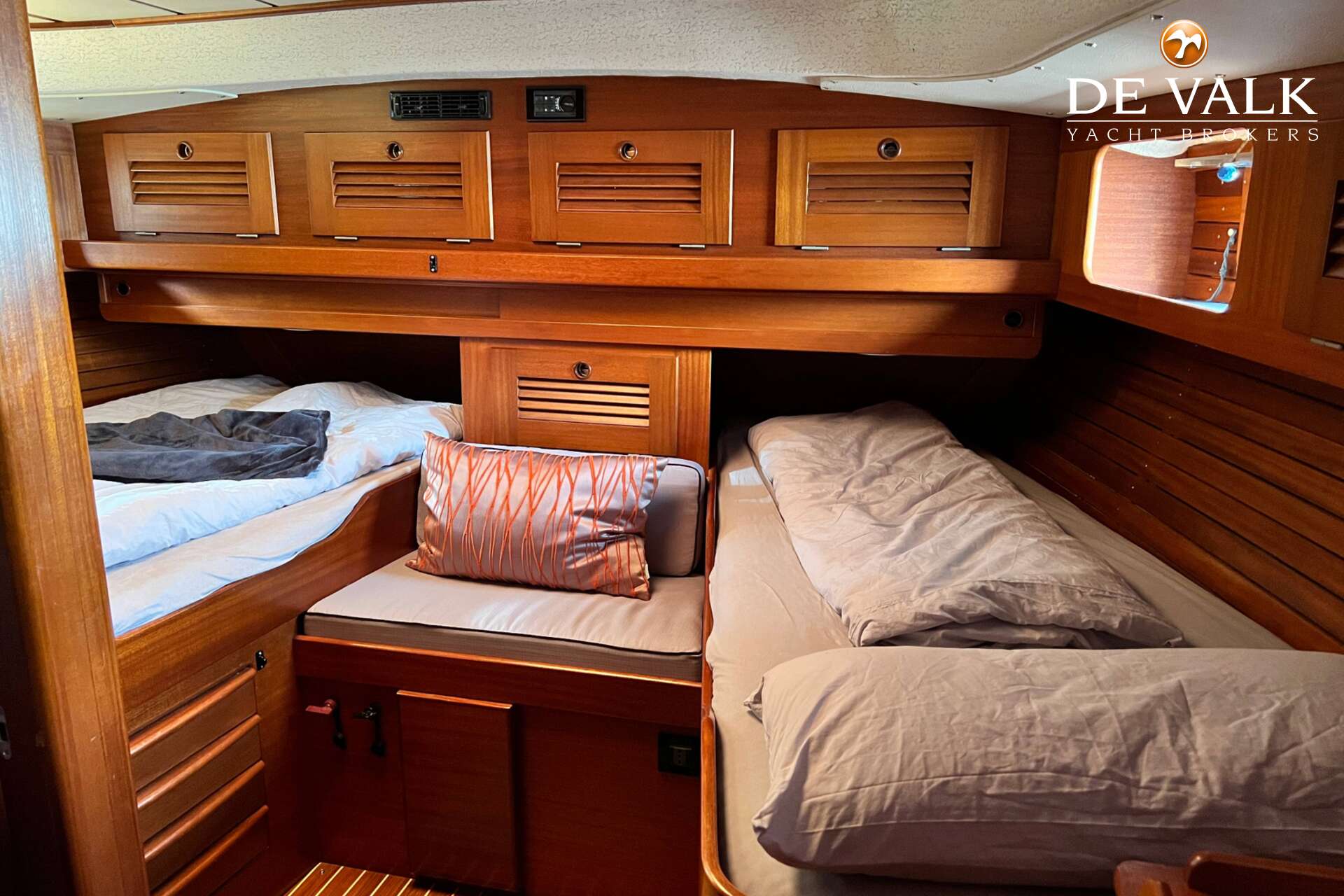 HALLBERG RASSY 49 sailing yacht for sale | De Valk Yacht broker