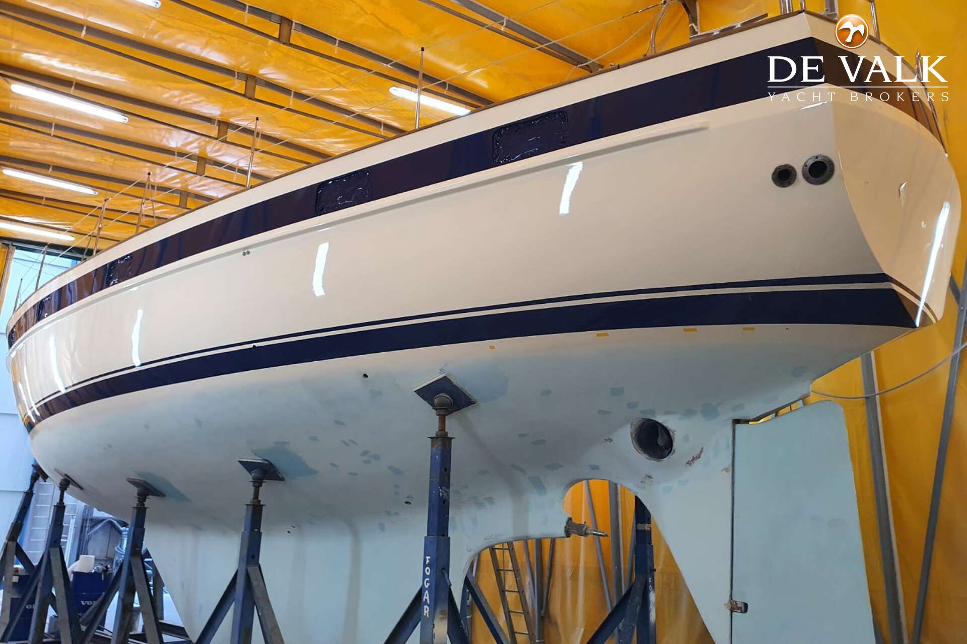 HALLBERG RASSY 49 sailing yacht for sale | De Valk Yacht broker