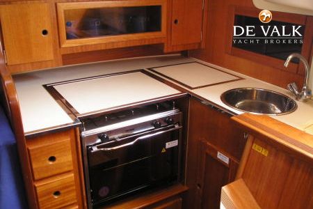 HANSE 331 sailing yacht for sale | De Valk Yacht broker