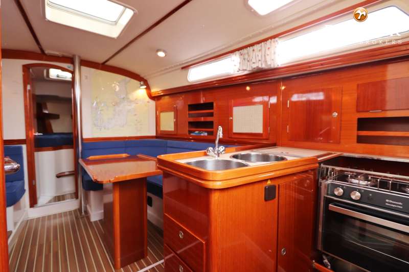 HANSE 341 sailing yacht for sale | De Valk Yacht broker