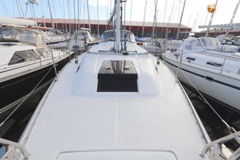HANSE 370 sailing yacht for sale | De Valk Yacht broker
