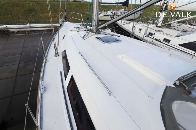 HANSE 370 sailing yacht for sale | De Valk Yacht broker
