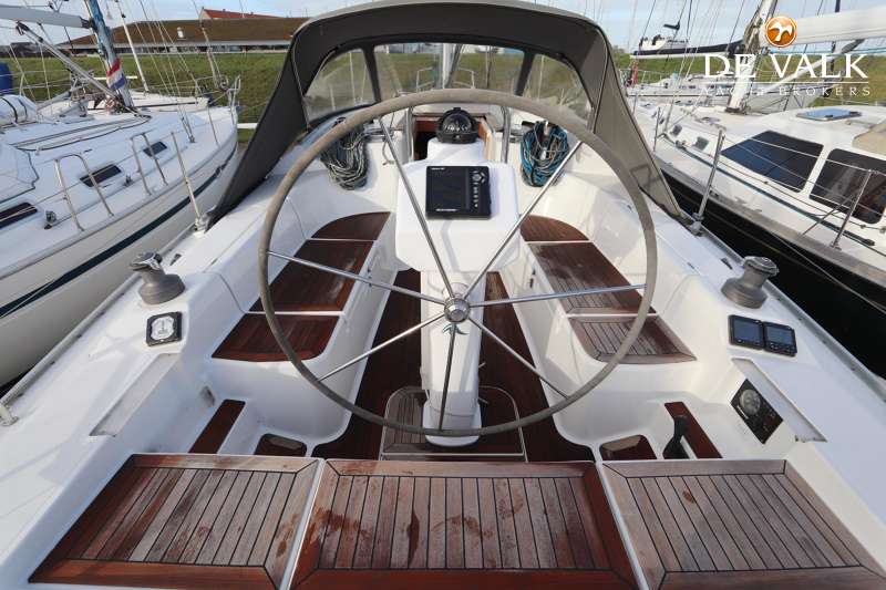 HANSE 370 sailing yacht for sale | De Valk Yacht broker