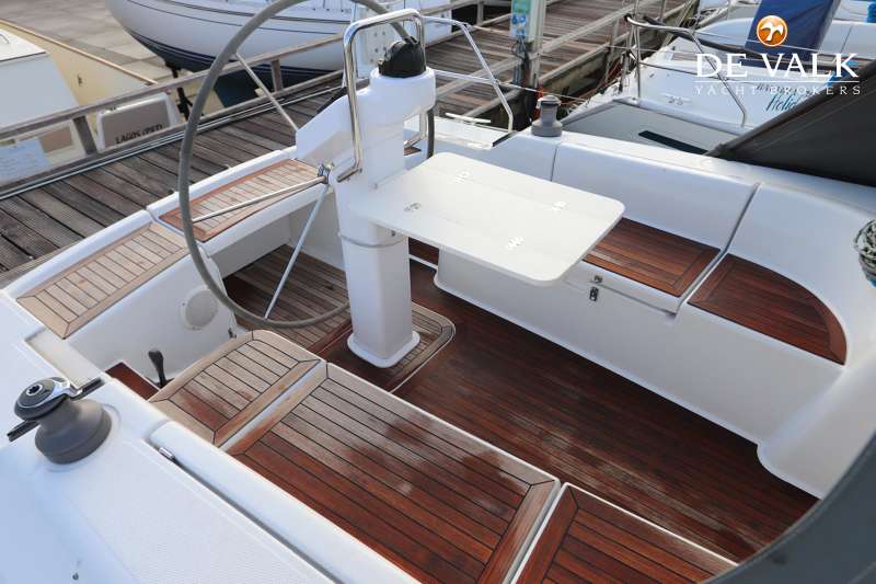 HANSE 370 sailing yacht for sale | De Valk Yacht broker