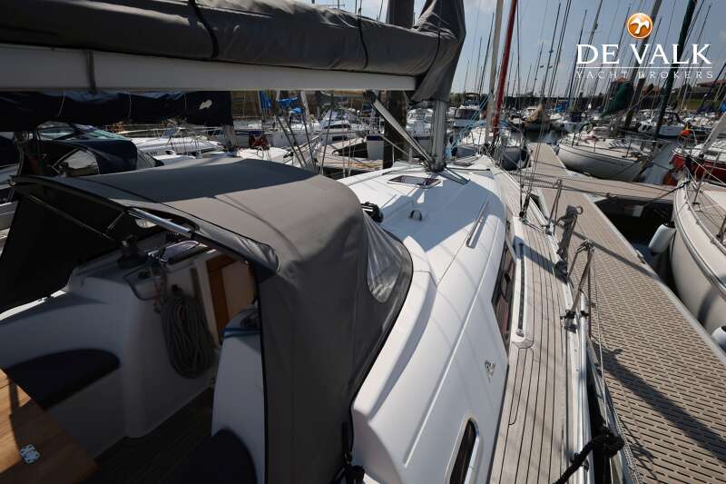 HANSE 370 sailing yacht for sale | De Valk Yacht broker