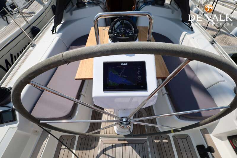 HANSE 370 sailing yacht for sale | De Valk Yacht broker